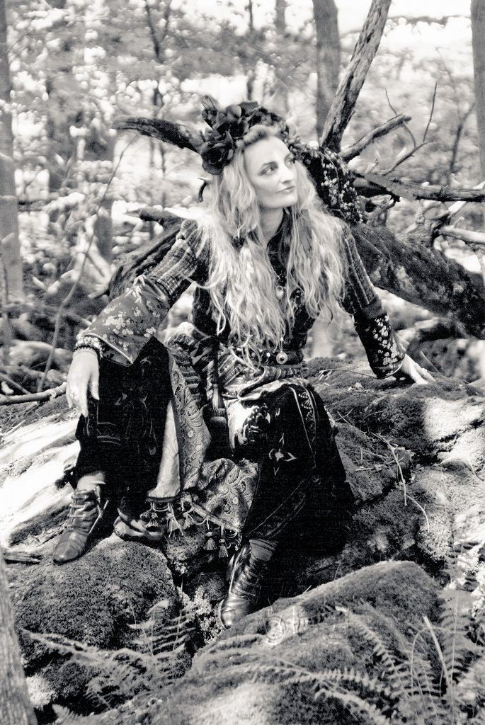 Seika Groves, BSc – Archaeologist | Historian | TV Presenter